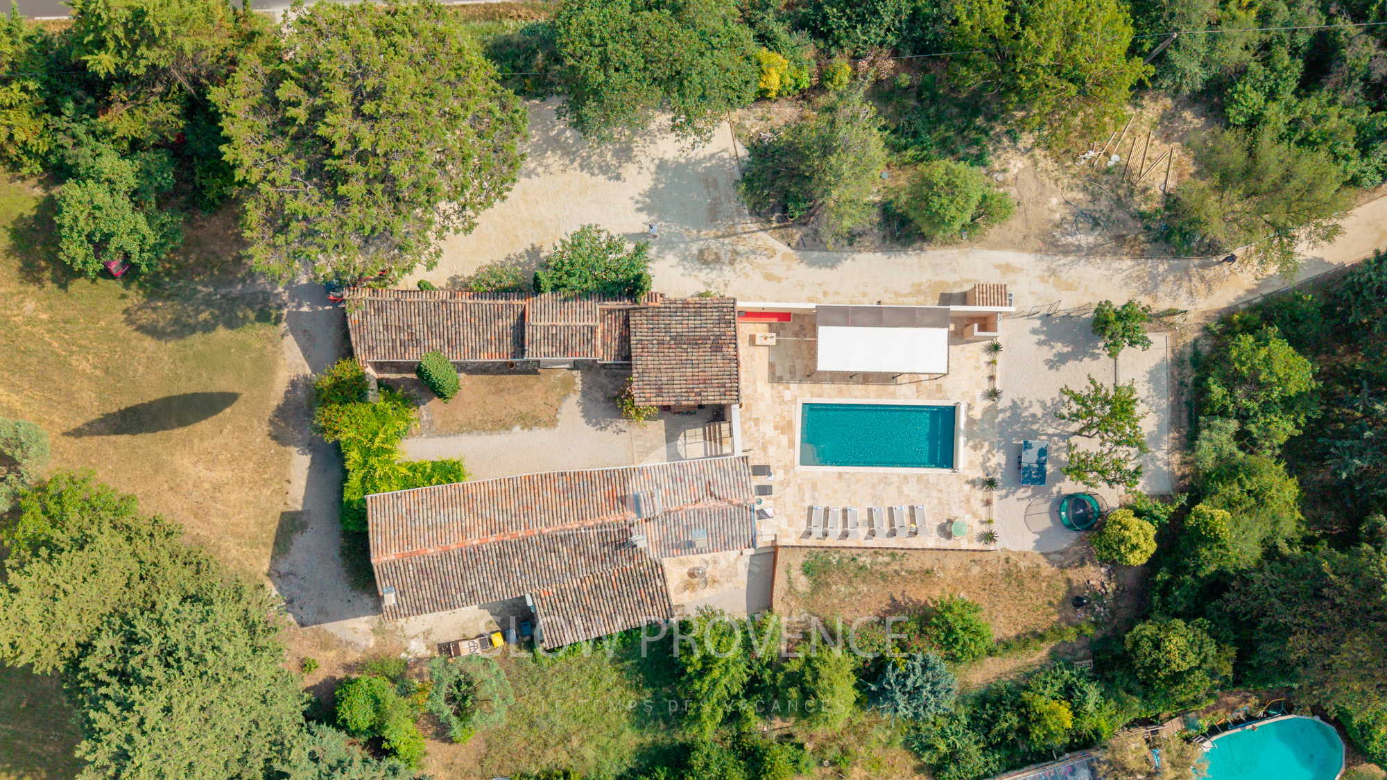 A Mazan, charmante bastide provençale avec piscine chauffée