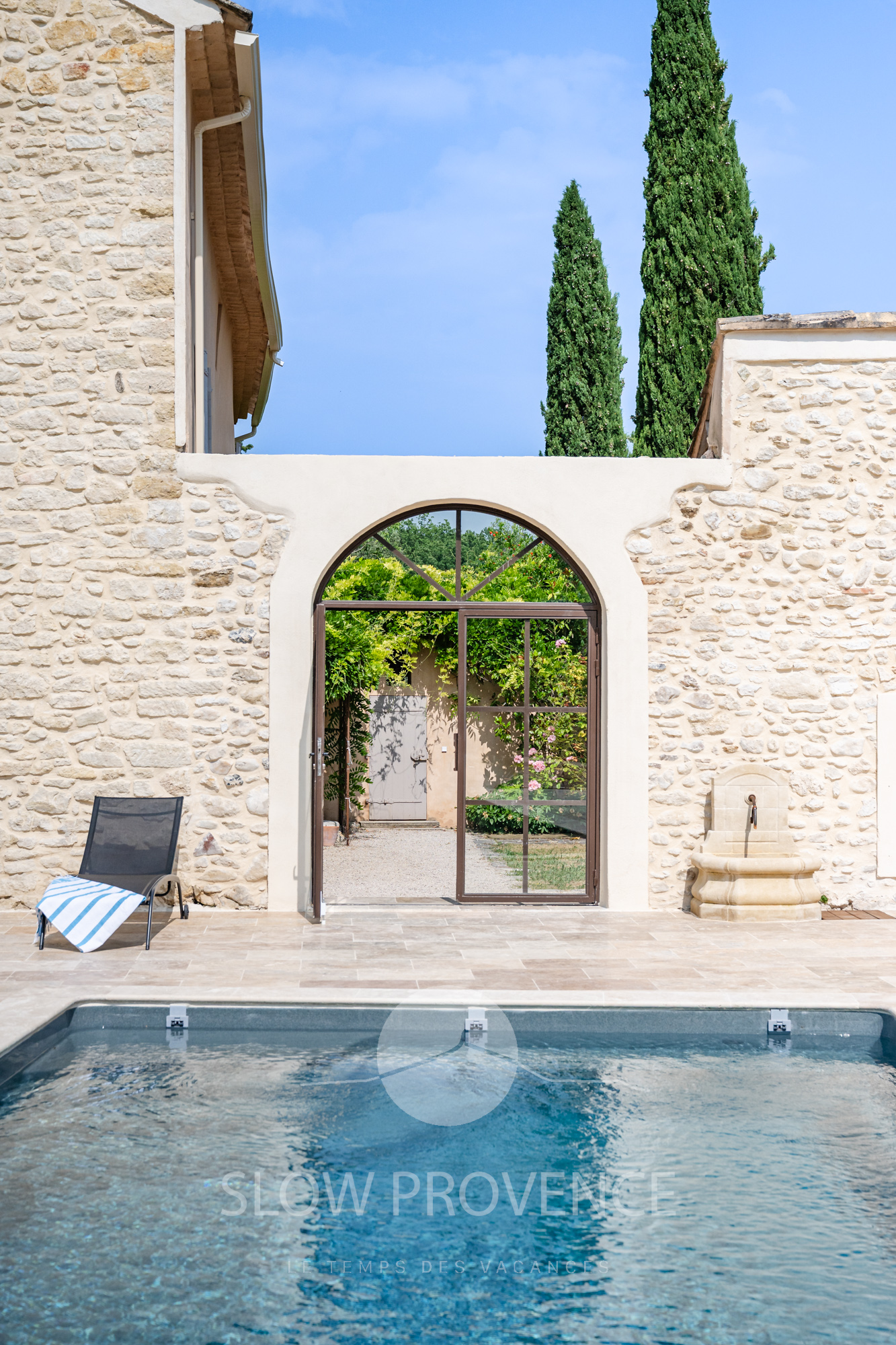 A Mazan, charmante bastide provençale avec piscine chauffée