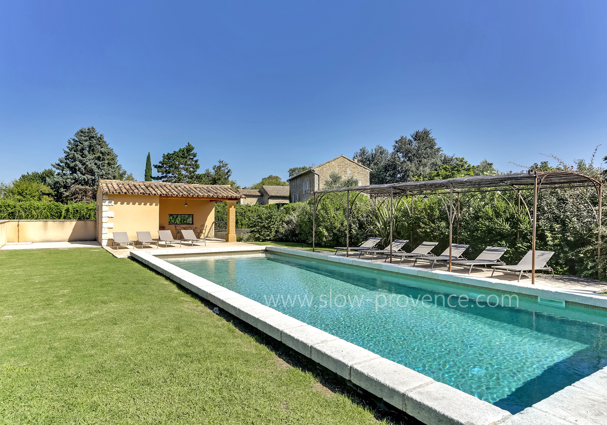 Large family-friendly Provencal farmhouse with a heated swimming pool
