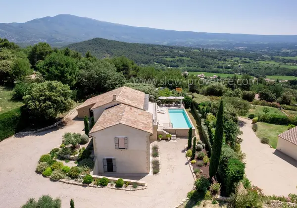 Superb villa with private heated pool at Crillon le Brave